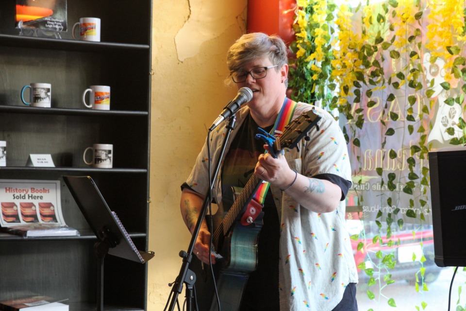 Acoustic Friday with Paige Clouse | Ottumwa, Iowa | Travel Iowa