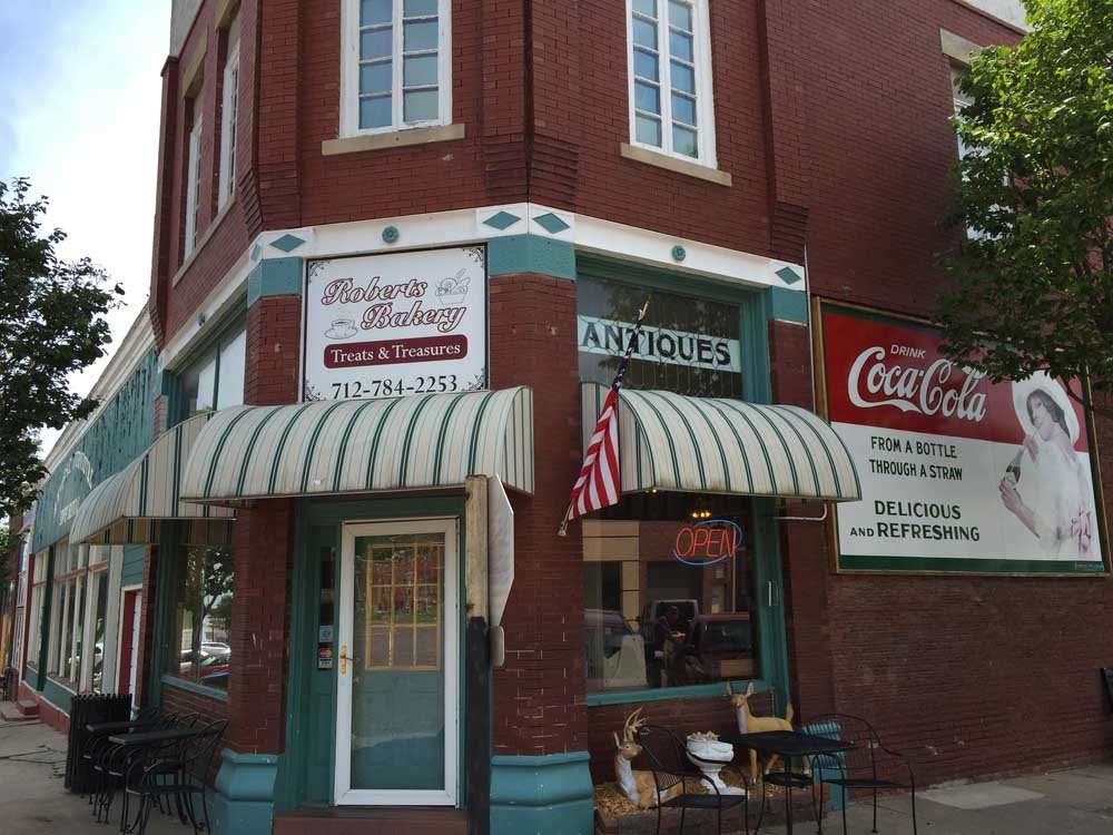 A Weekend in Iowa's Antique City | Travel Iowa