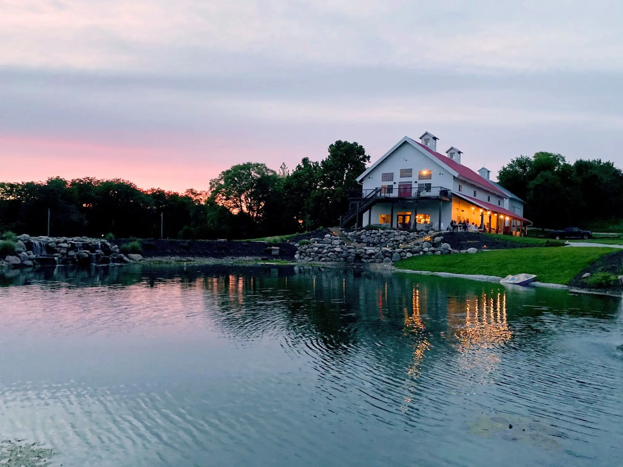 Explore Iowa Wineries with Fall Views | Iowa Wineries| Travel Iowa