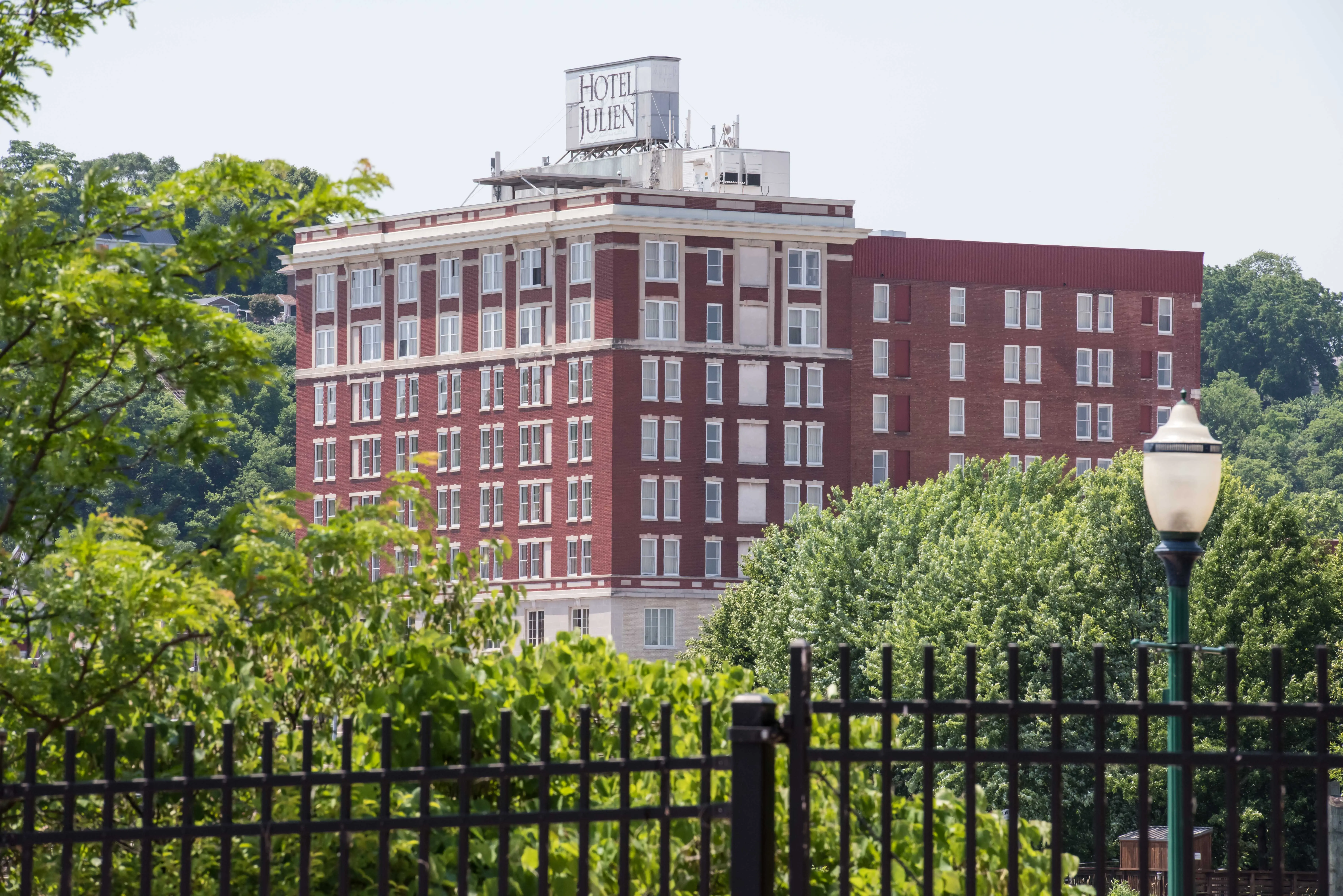 A Weekend of Luxury: 10 Historic Hotels in Iowa