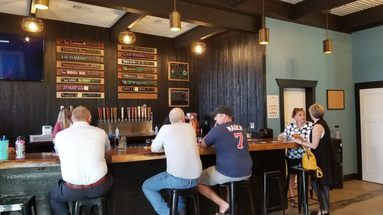10 Iowa Breweries and Wineries with Great Food, Fun and Games | Travel Iowa