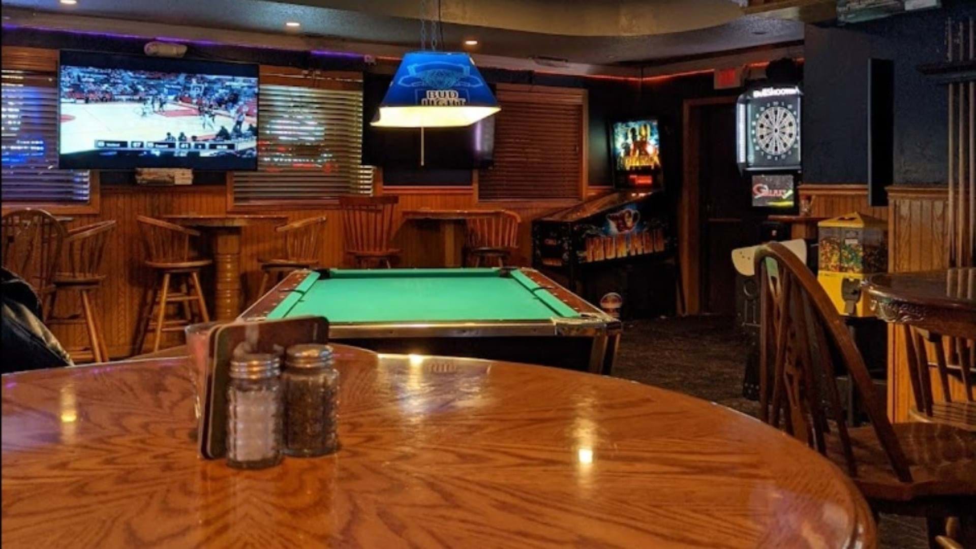 Courtside Bar & Grill | Ottumwa, Iowa | Travel Iowa