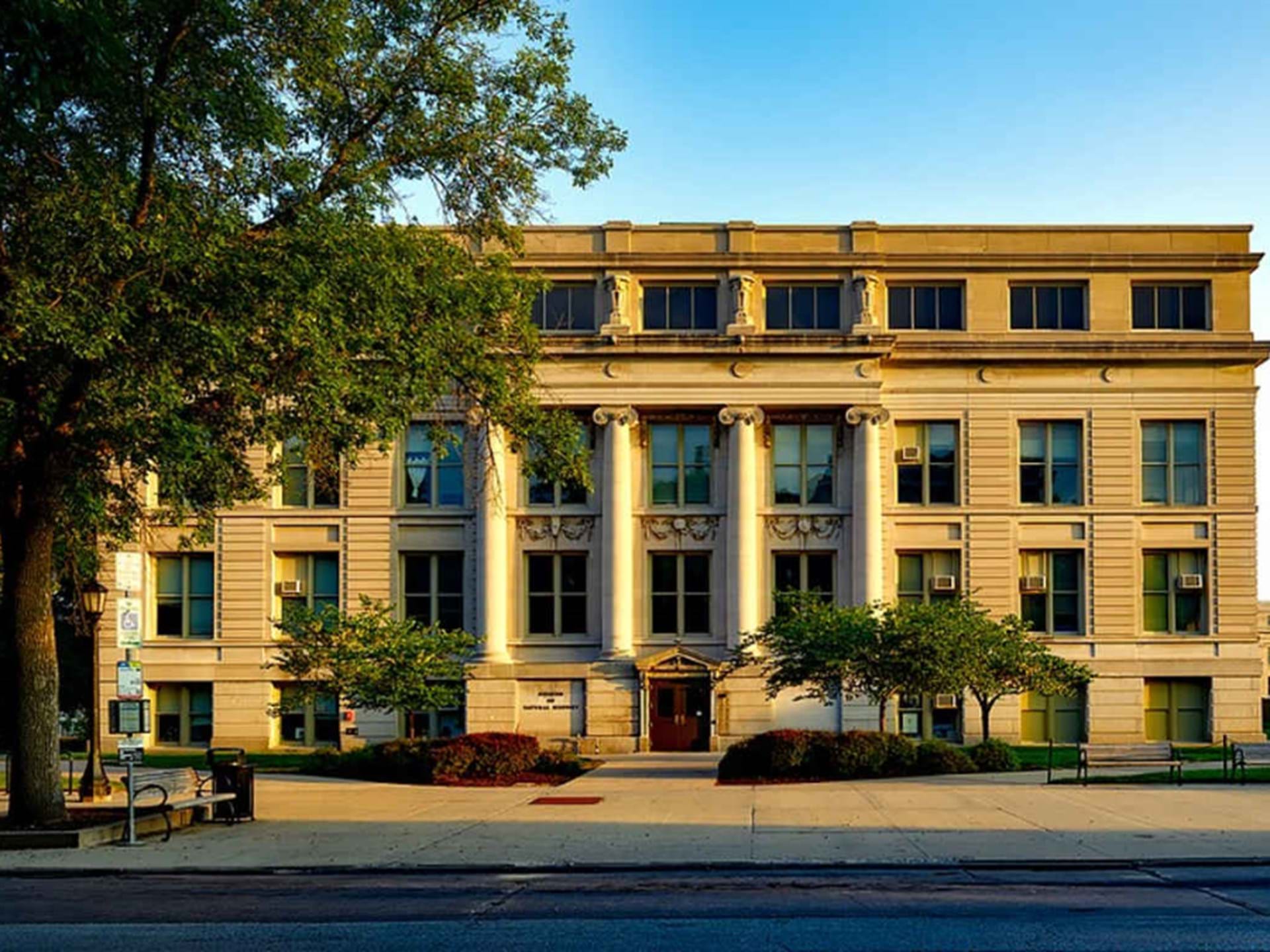 University of Iowa Museum of Natural History | Iowa City, Iowa | Travel ...
