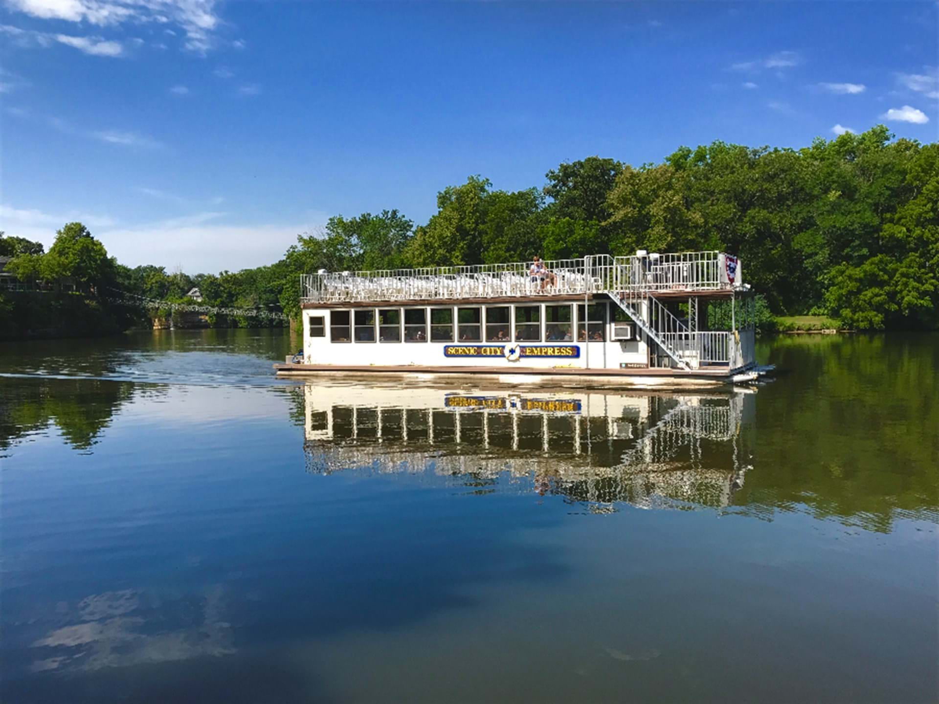 Scenic City Empress Boat Club | Iowa Falls, Iowa | Travel Iowa
