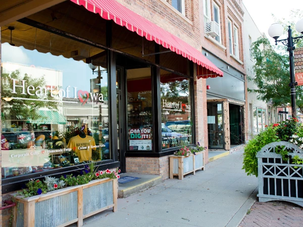 Heart of Iowa Market Place | West Des Moines, Iowa | Travel Iowa