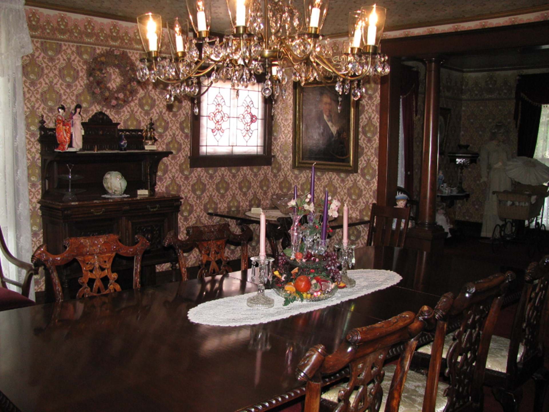 Dyer-Botsford Historical House & Doll Museum | Dyersville, Iowa ...