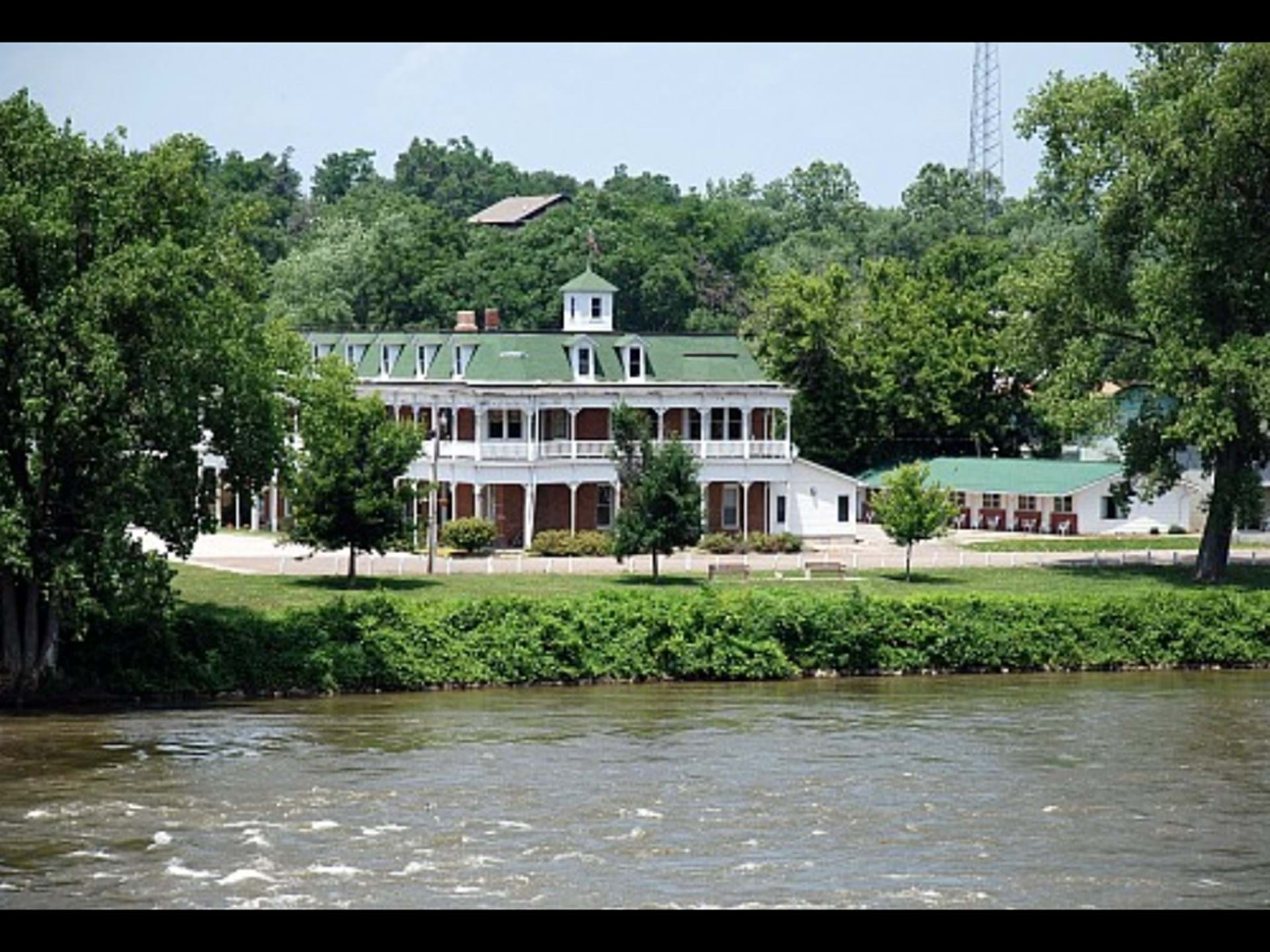 Hotel Manning | Keosauqua, Iowa | Travel Iowa